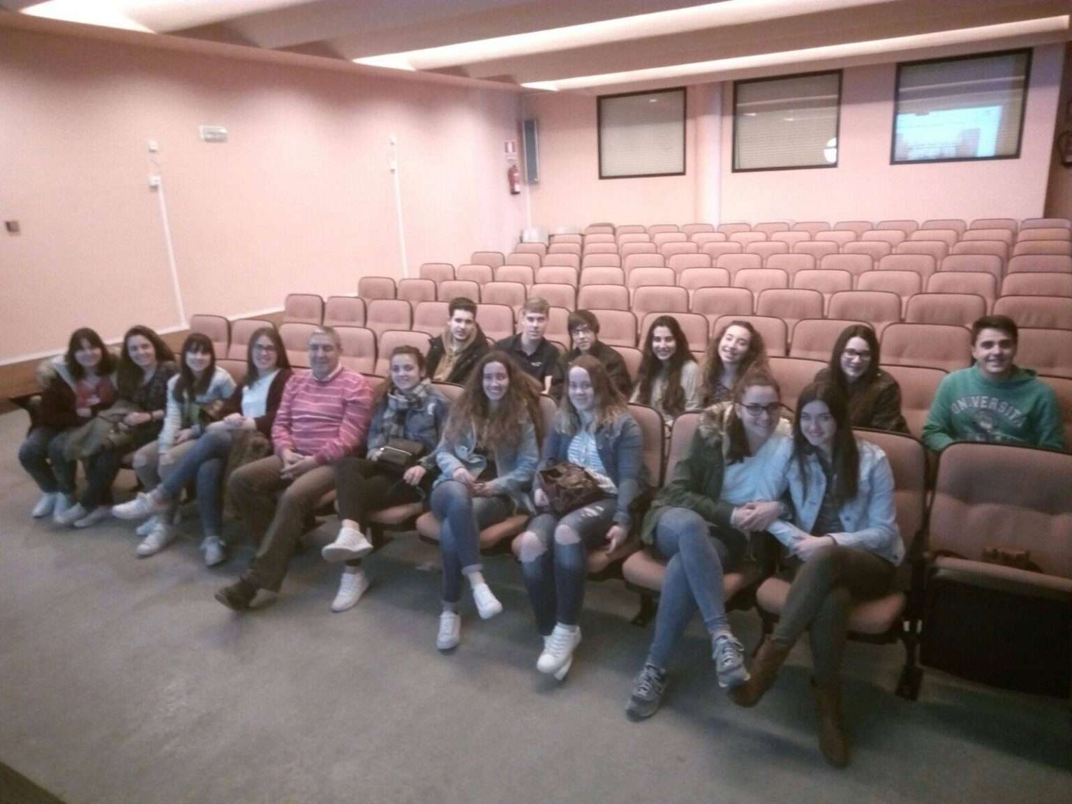 El Hospital Mancha Centro recibe la visita del Hermógenes Rodríguez