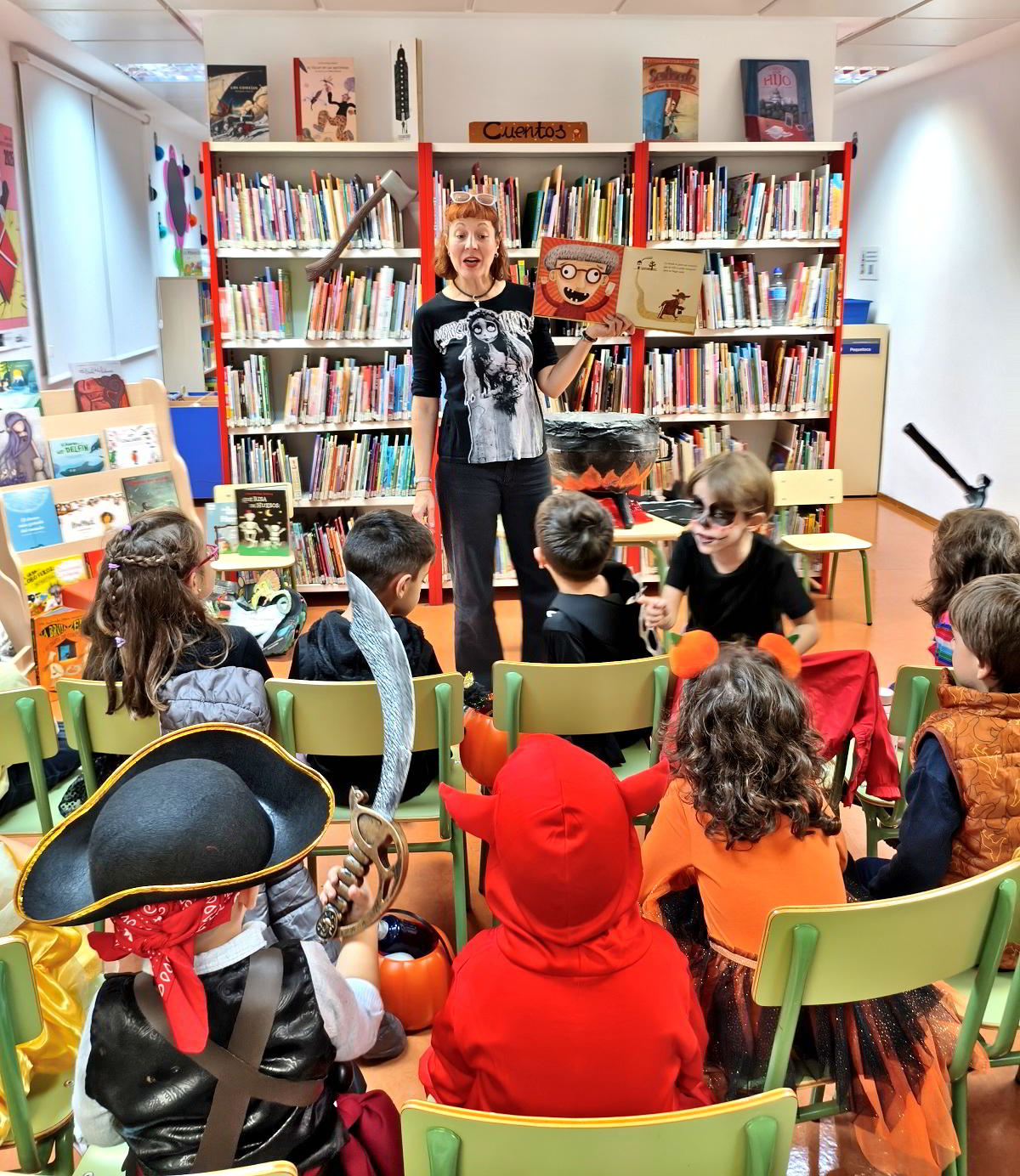 Historias de Ana Torres en la Noche de Brujas de la Biblioteca Infantil